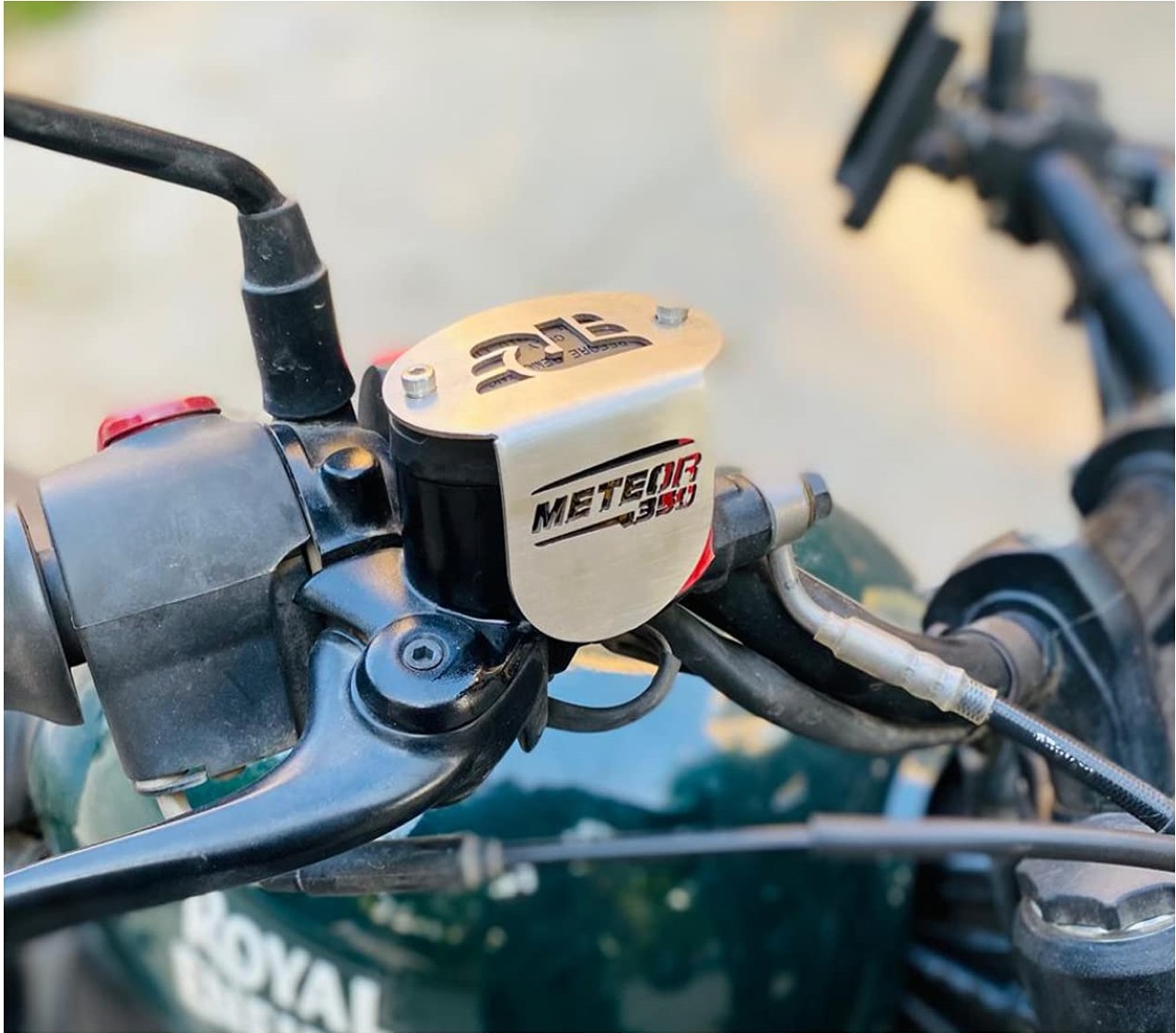 Front Disc Brake Oil Reservoir Guard for Royal Enfield Meteor 350 Fluid ...